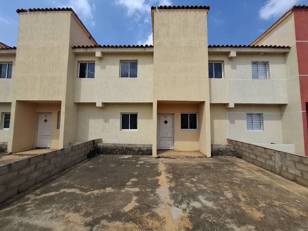 TOWMHOUSE EN GRIS VENTA VILLA STEPHANY MARACAIBO NEX 1234 - 1234